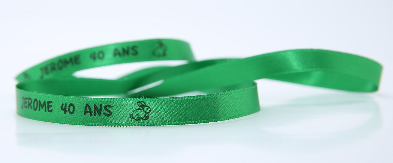 Ruban personnalisé et bracelets satin personnalisés